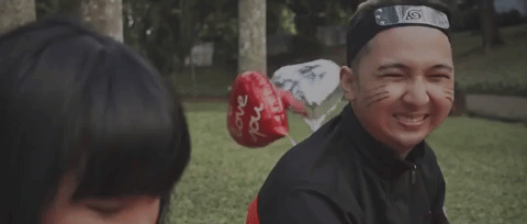 Senyum Senyum GIFs - Get the best GIF on GIPHY