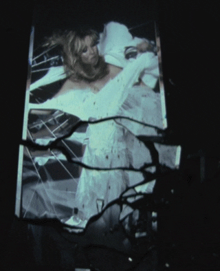 Kate Moss GIFs - Find & Share on GIPHY