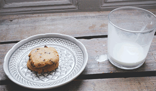 Chocolate Chip Cookie Cake GIFs - Get the best GIF on GIPHY