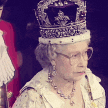 Queen Elizabeth GIFs - Find & Share on GIPHY