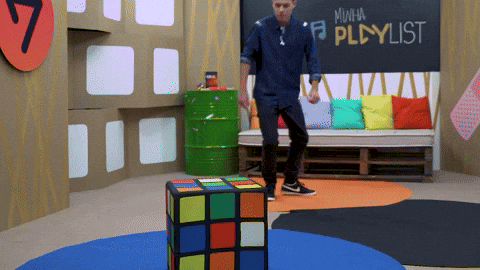 Escondendo GIFs - Get the best GIF on GIPHY