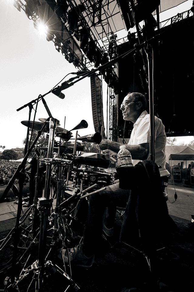 On Stage Artist GIF by PIXIES - Find & Share on GIPHY