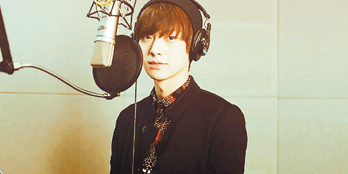 Ahn Jaehyun GIFs - Get the best GIF on GIPHY