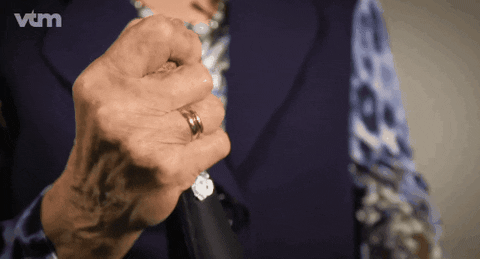 Fles-poppen GIFs - Get the best GIF on GIPHY